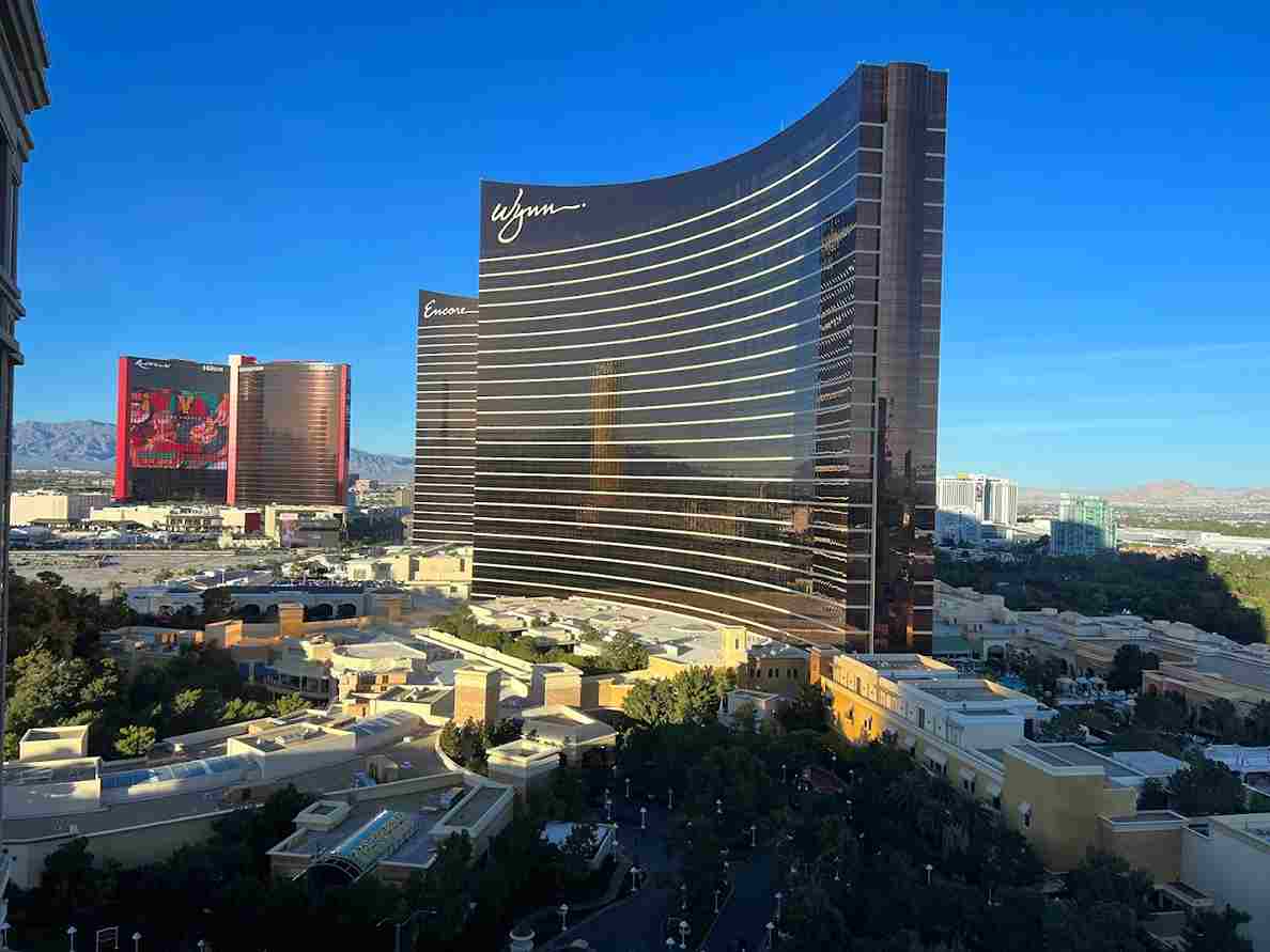 14 Top Biggest Hotels In Las Vegas (2025 List)