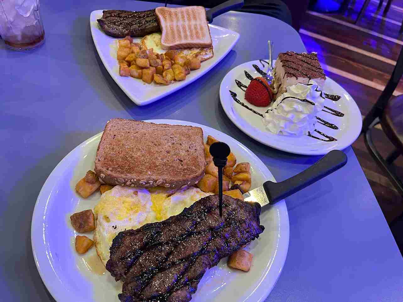 16 Must Try Best Breakfast In Las Vegas On The Strip (2026)
